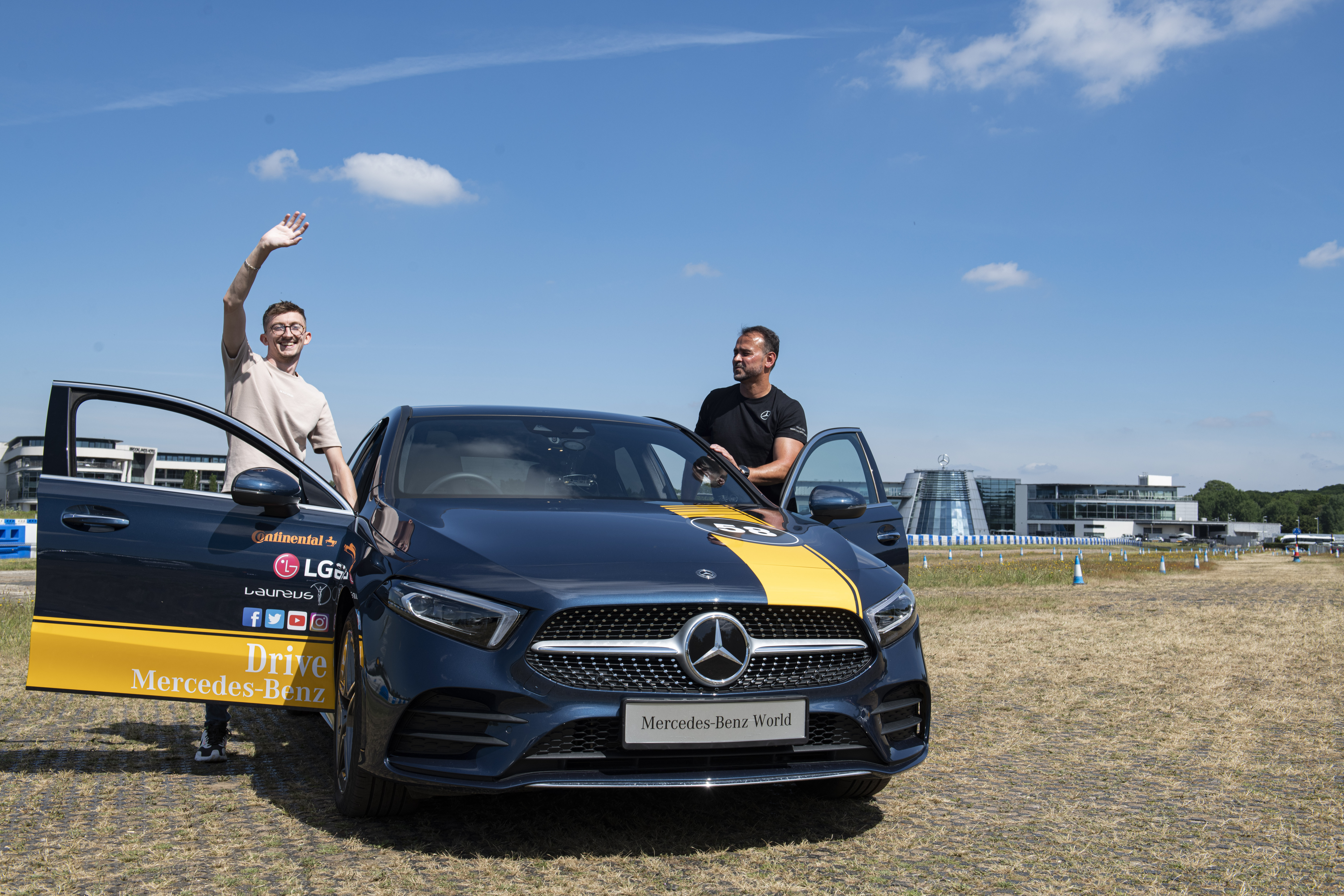 Mercedes-Benz Young Driver + 4x4 1 Hour – Mercedes-Benz World