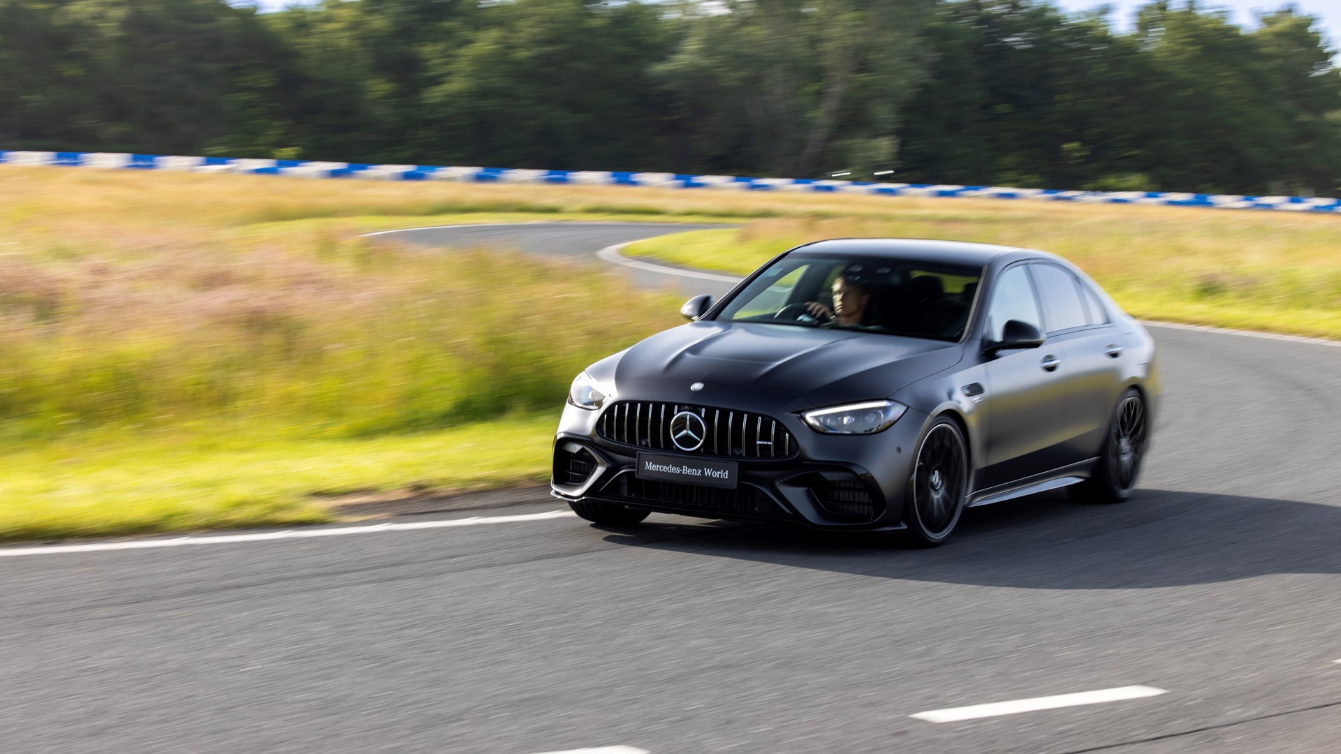 Mercedes-AMG Ultimate Half Day – Mercedes-Benz World